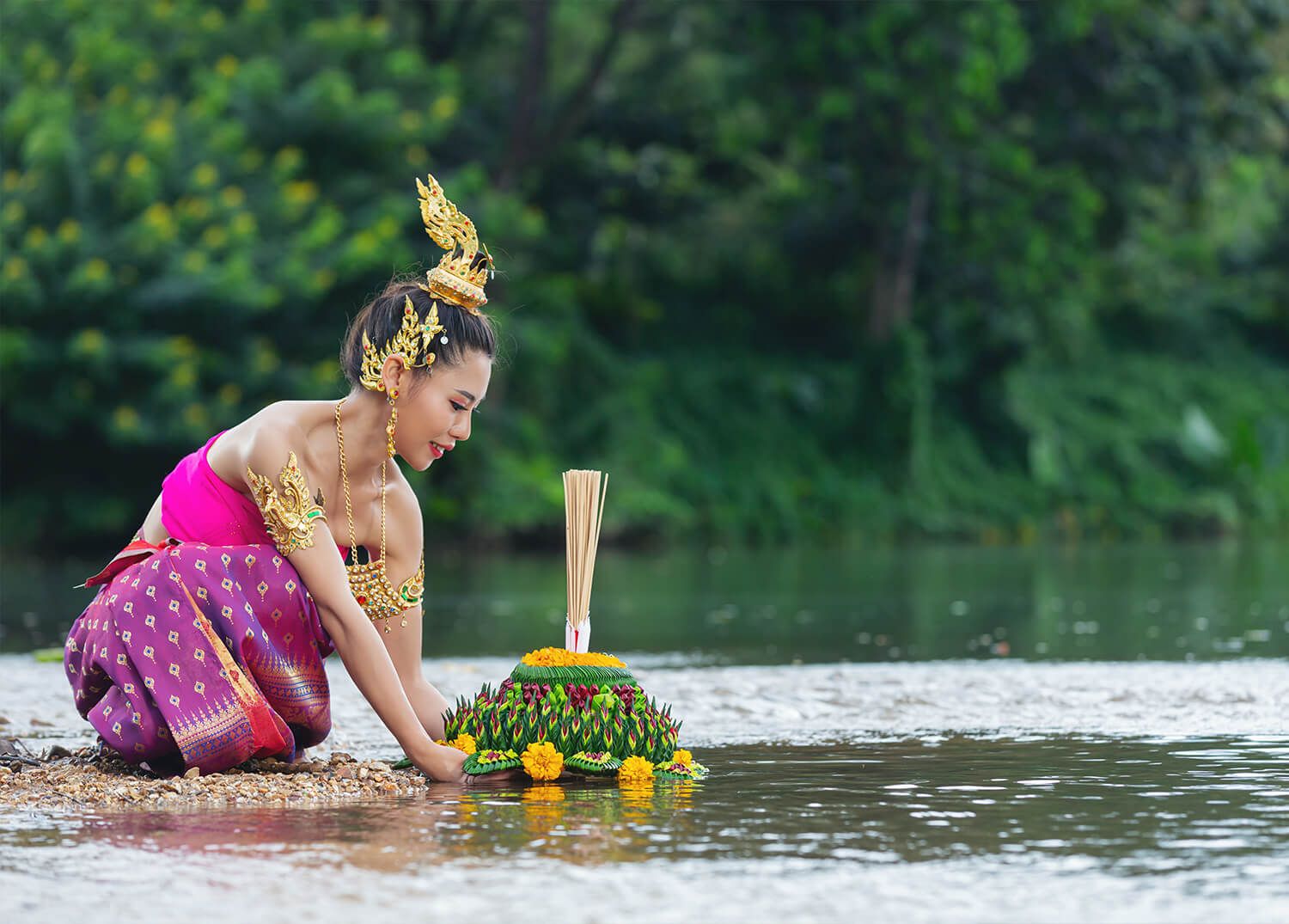 Holidays in Thailand: Celebrating Loy Krathong with Lights and ...